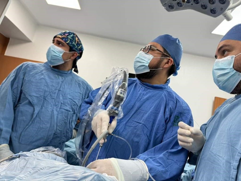 Médicos salvan la vida a un bebé con Piedras en los Riñones en el IMSS ...