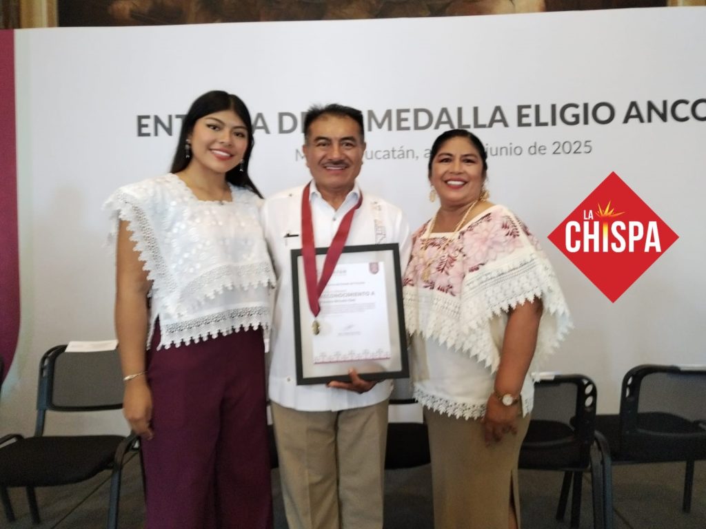 ¡Orgullo Maya! Fidencio Briceño Chel recibe la Medalla Eligio Ancona ...